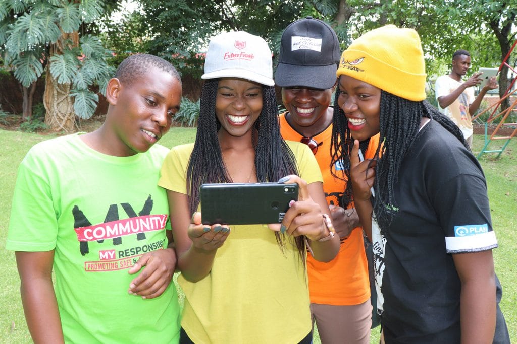 Brecha digital: ¿Qué es y cómo evitarla? | Plan International